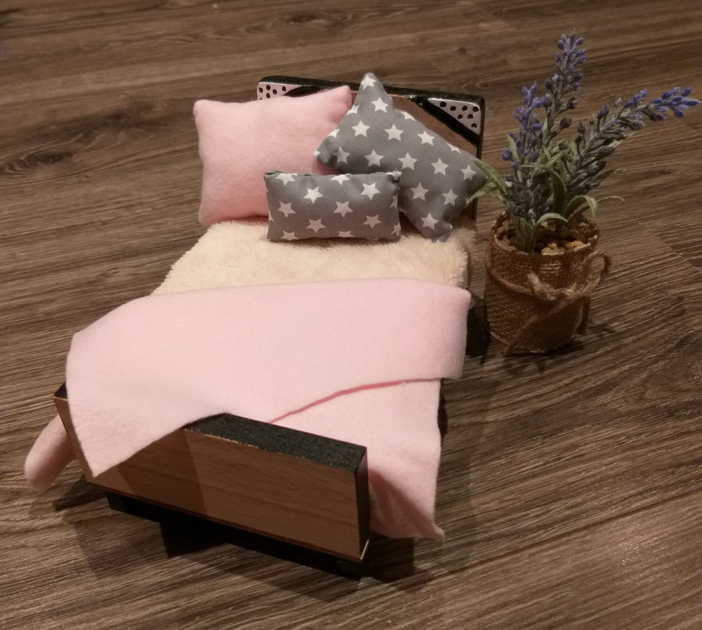 Nábytek a doplňky pro panenky - Šikovná tlapička